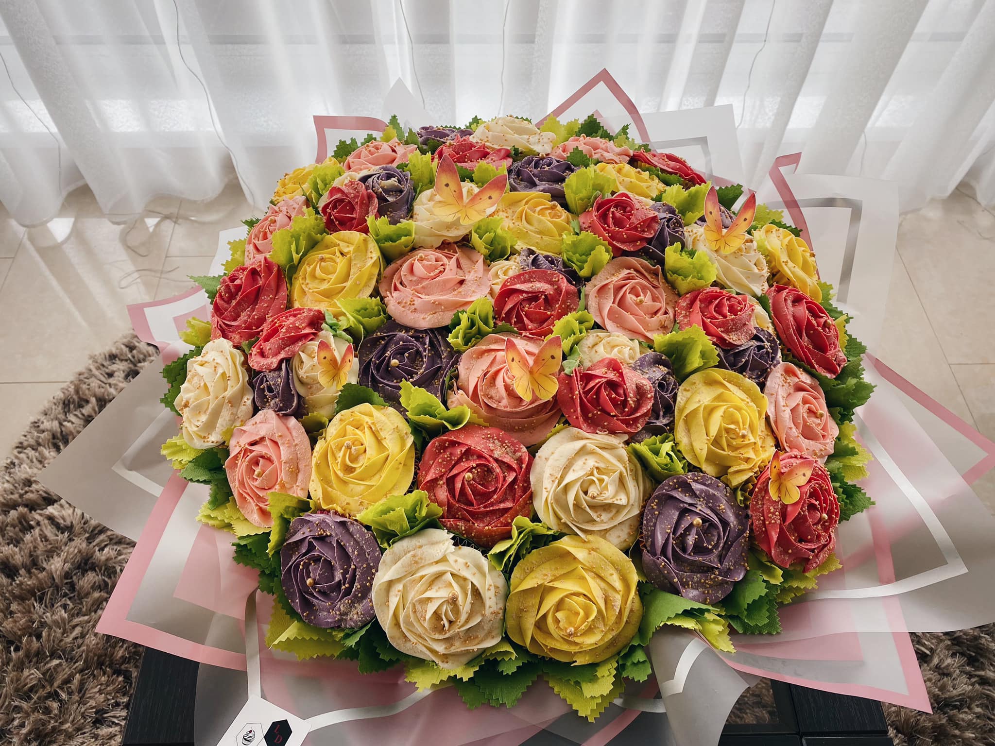 Valgoma keksiukų puokštė 40vnt.