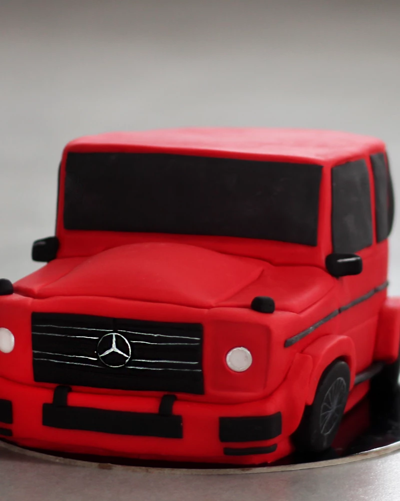 Tortas Mercedes - Benz raudonas